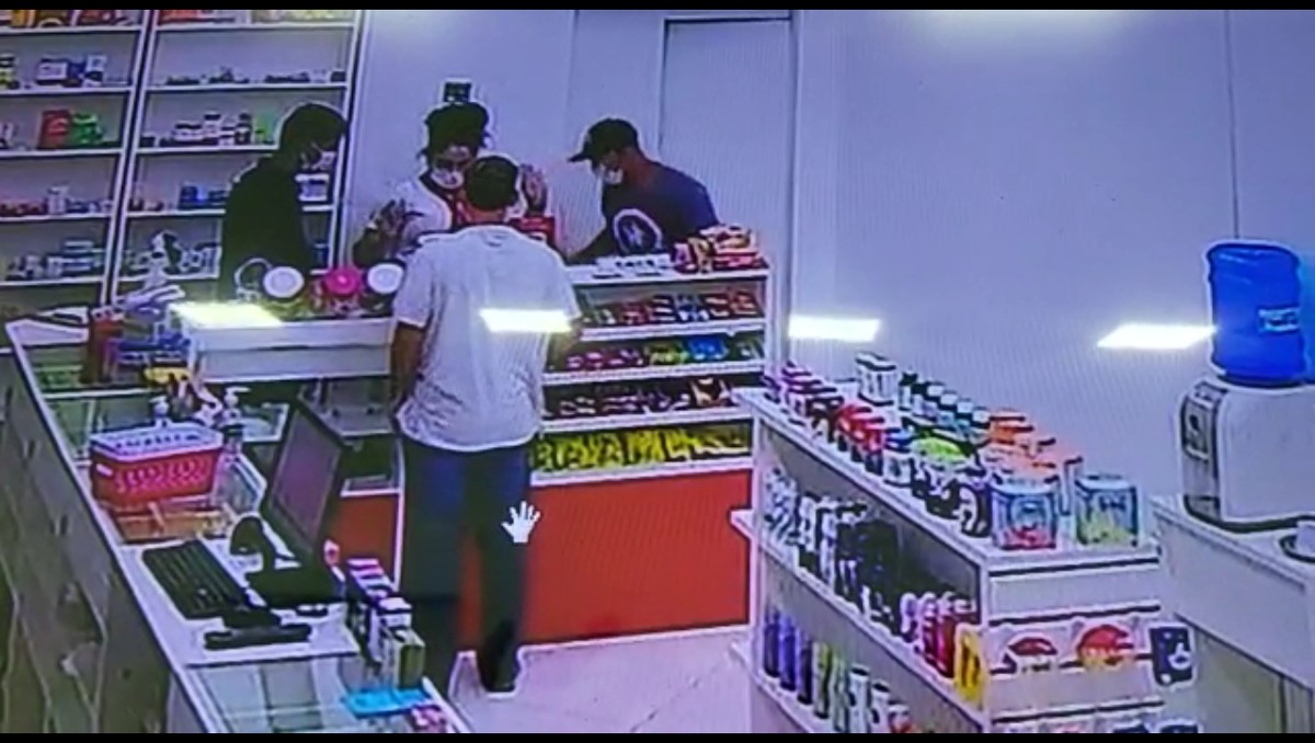 Suspeitos De Roubar Farmácia São Presos Hora Depois Do Crime Em Boa