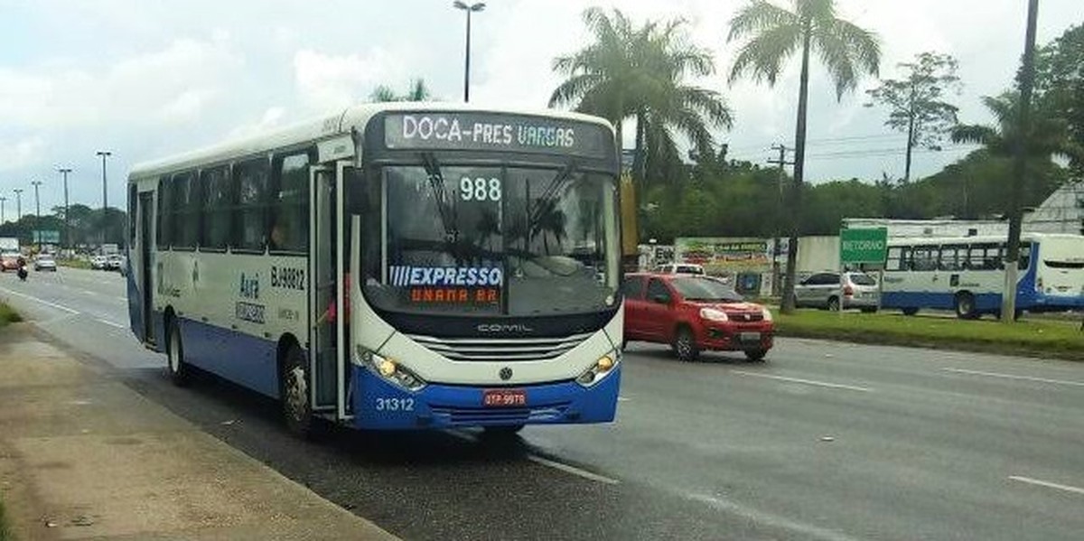 Homem Suspeito De Assediar Mulher é Espancado Dentro De ônibus Em
