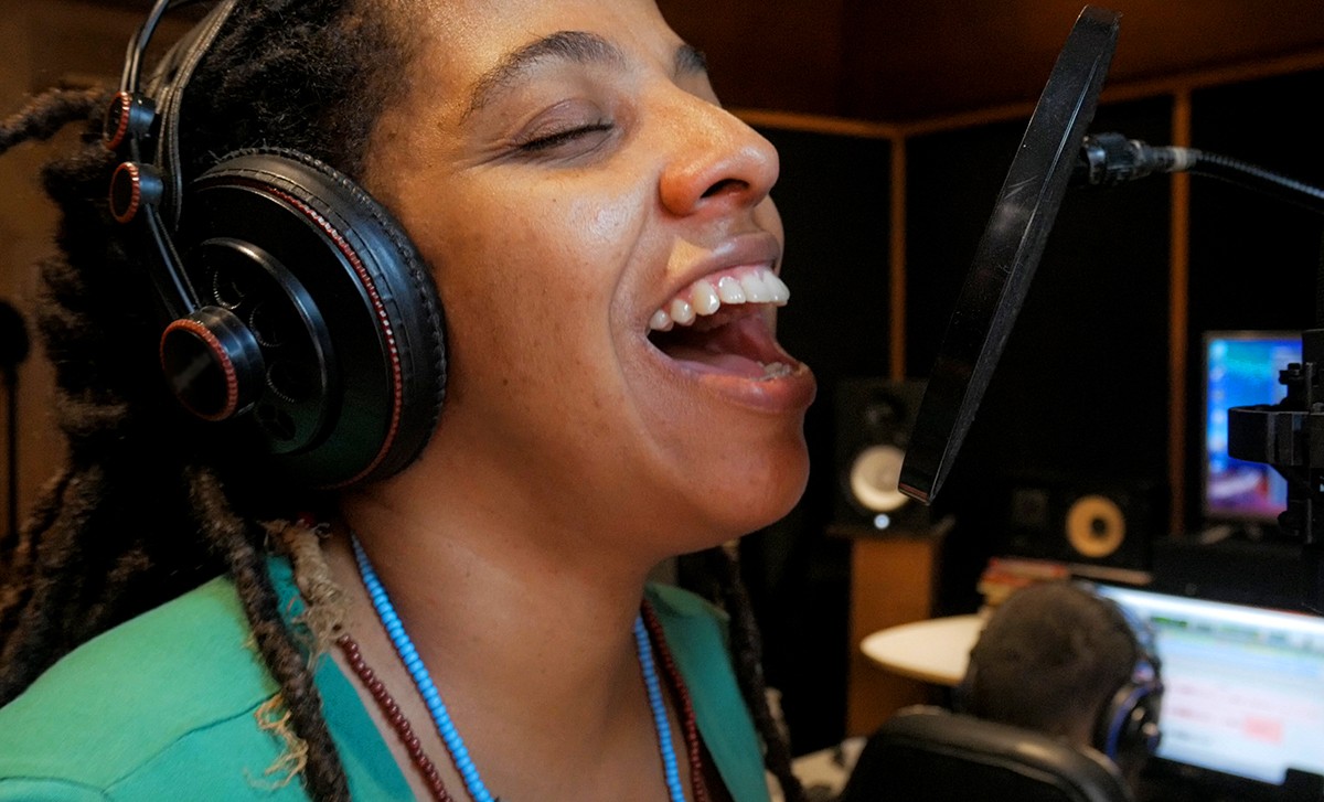 Maíra Freitas dá à luz 'Ayé òrun', álbum autoral gestado com o coletivo ...