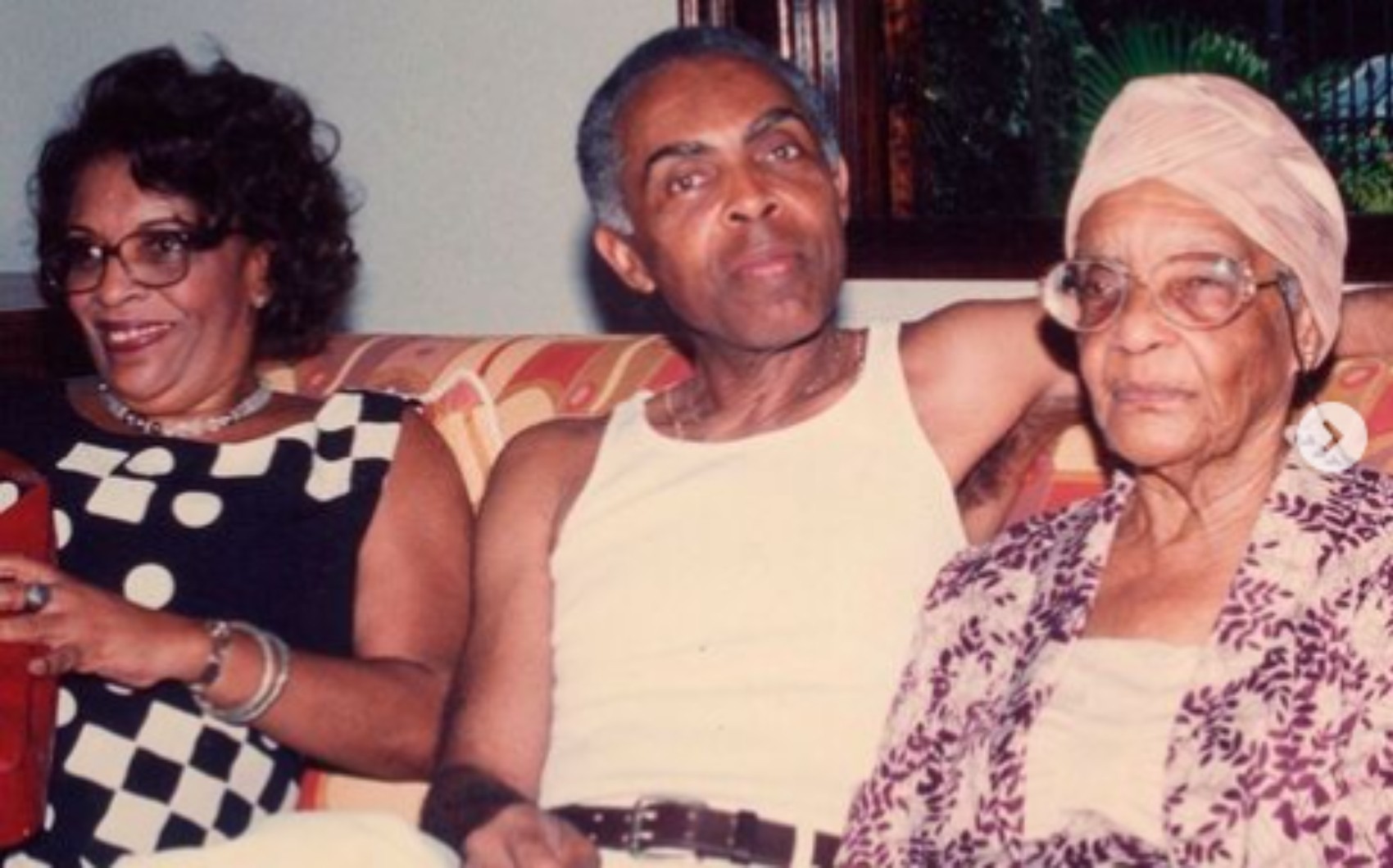 Morre Gildina, irmã caçula do cantor Gilberto Gil | G1