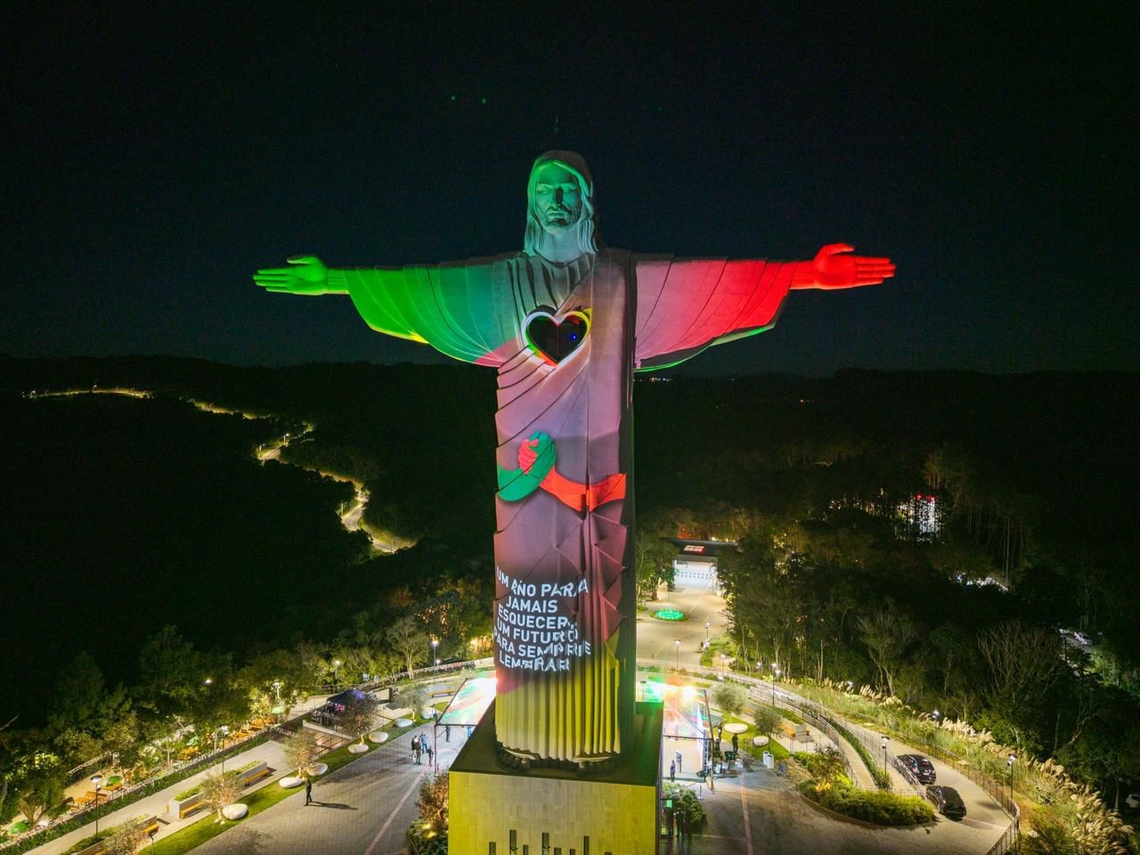 Enchente 2024 RS: Cristo Protetor homenageia as 185 vítimas | G1