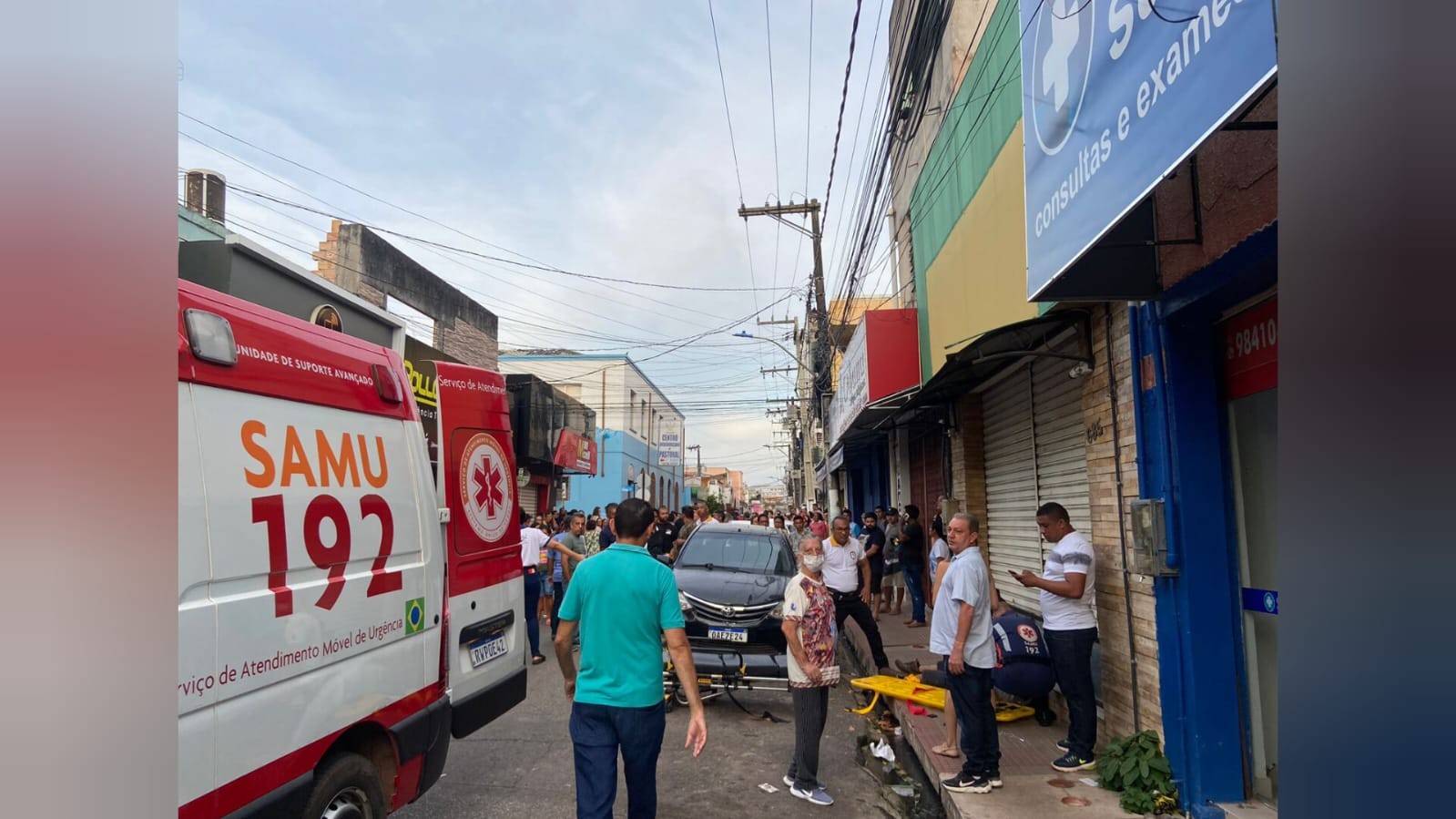 Jovem esfaqueado por vendedor de artigos religiosos passa por cirurgia e segue internado no HMS ...