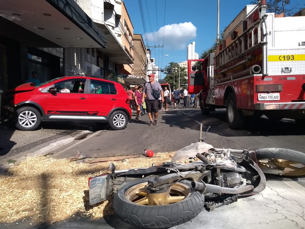 Motociclista Fica Ferido Em Acidente Na Avenida Rio Branco Em Juiz De