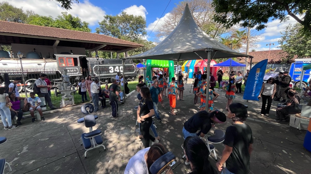 Integração no Bairro na Praça dos Ferroviários, em Divinópolis | G1
