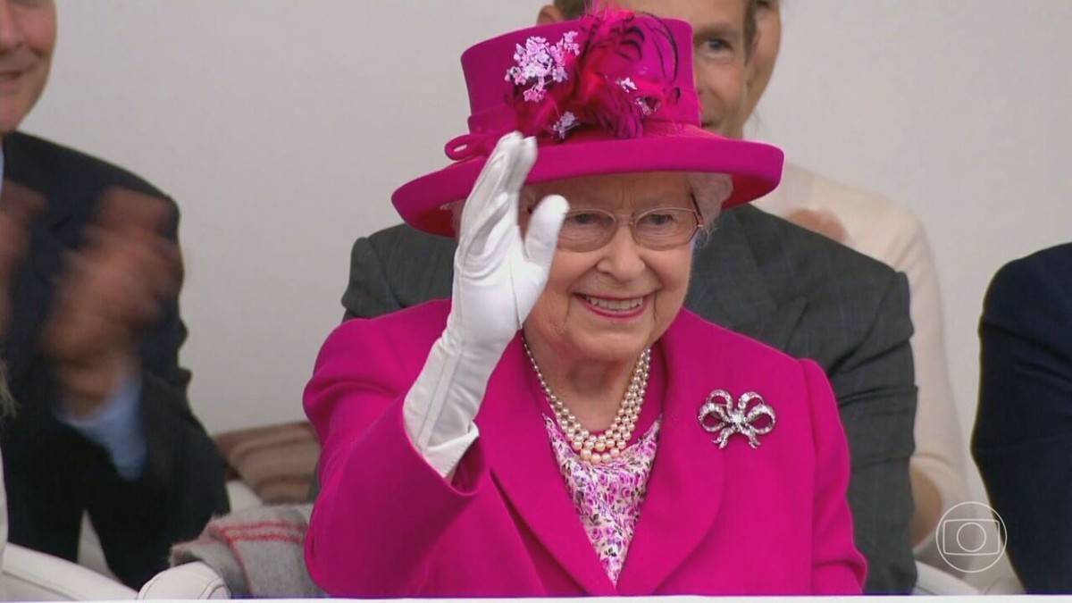 Viagem da rainha Elizabeth ao Rio teve encontro com Pelé, show da ...