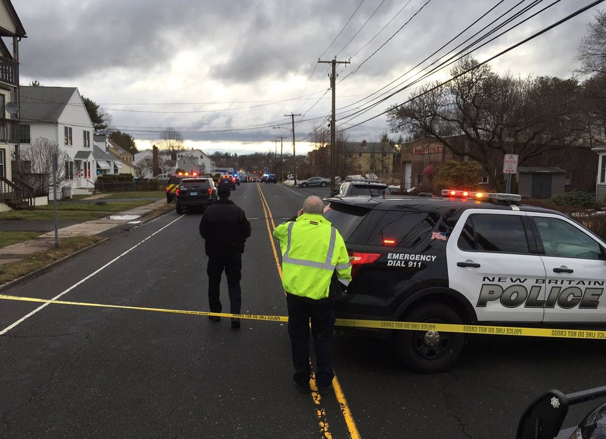 Três pessoas são baleadas perto de escola nos EUA | Mundo | G1