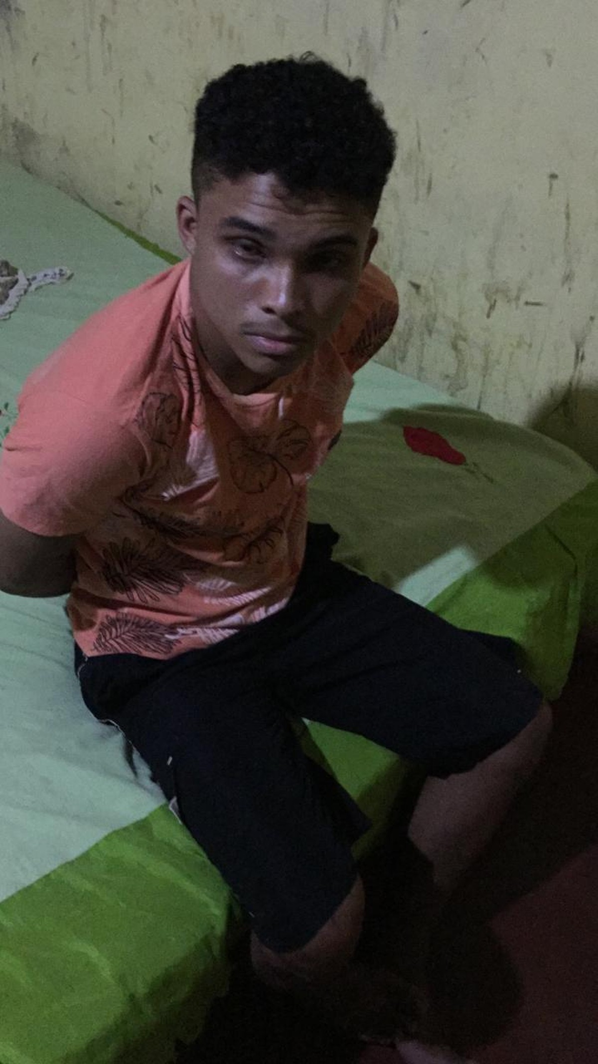 Polícia prende homem suspeito de matar amigo após ver câmeras de ...