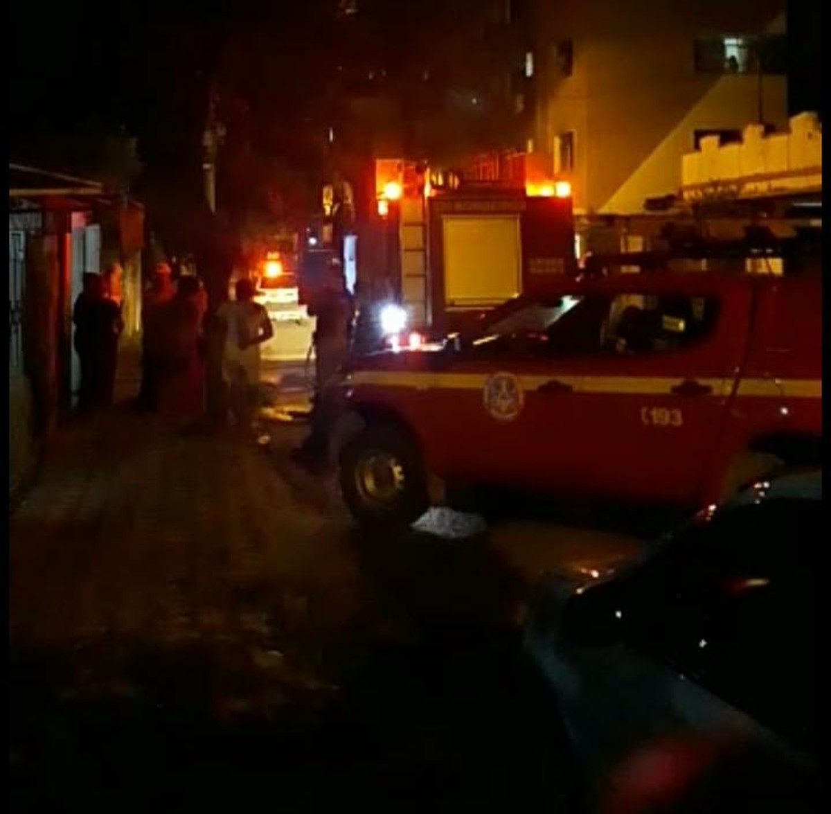 VÍDEO: incêndio é registrado em casa no Bairro Esplanada, em ...