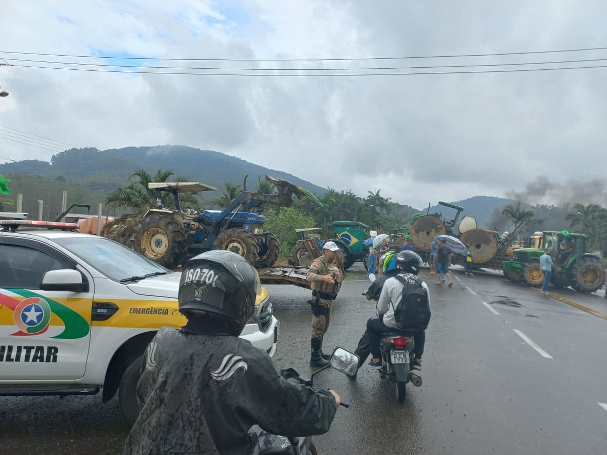 Justiça ordena desbloqueio de rodovias estaduais de SC e prevê multa de ...