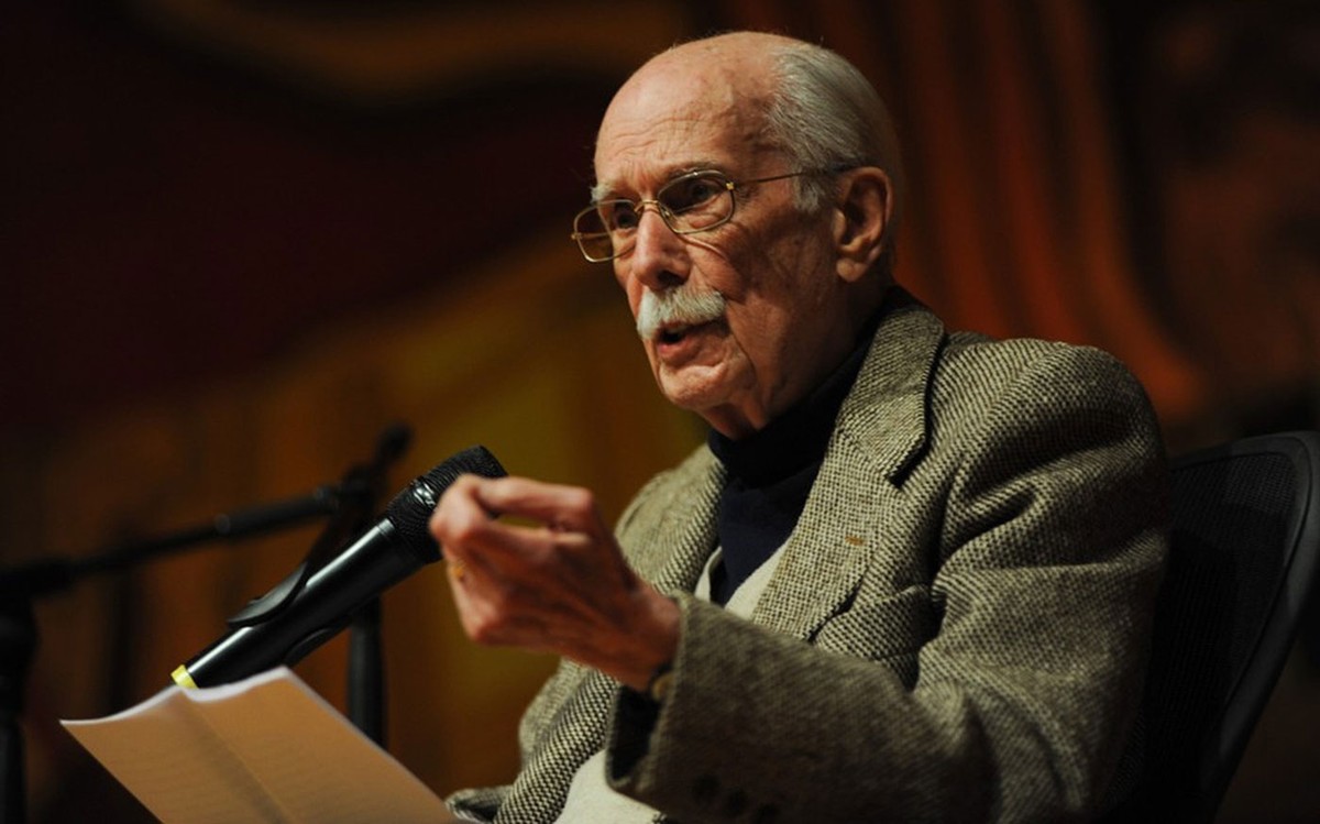Antonio Candido, crítico literário e sociólogo, morre aos 98 anos em ...