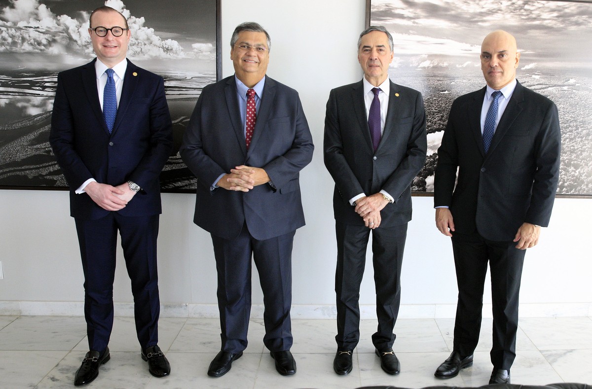 Após reunião com Barroso, Dino diz que posse no STF deve ser em 22 de ...