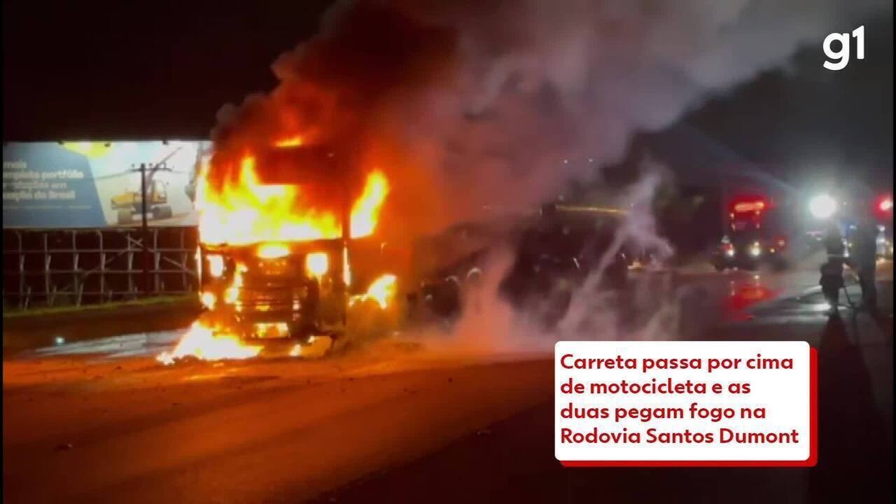 Carreta passa por cima de motocicleta e as duas pegam fogo na Rodovia Santos Dumont; VÍDEO ...