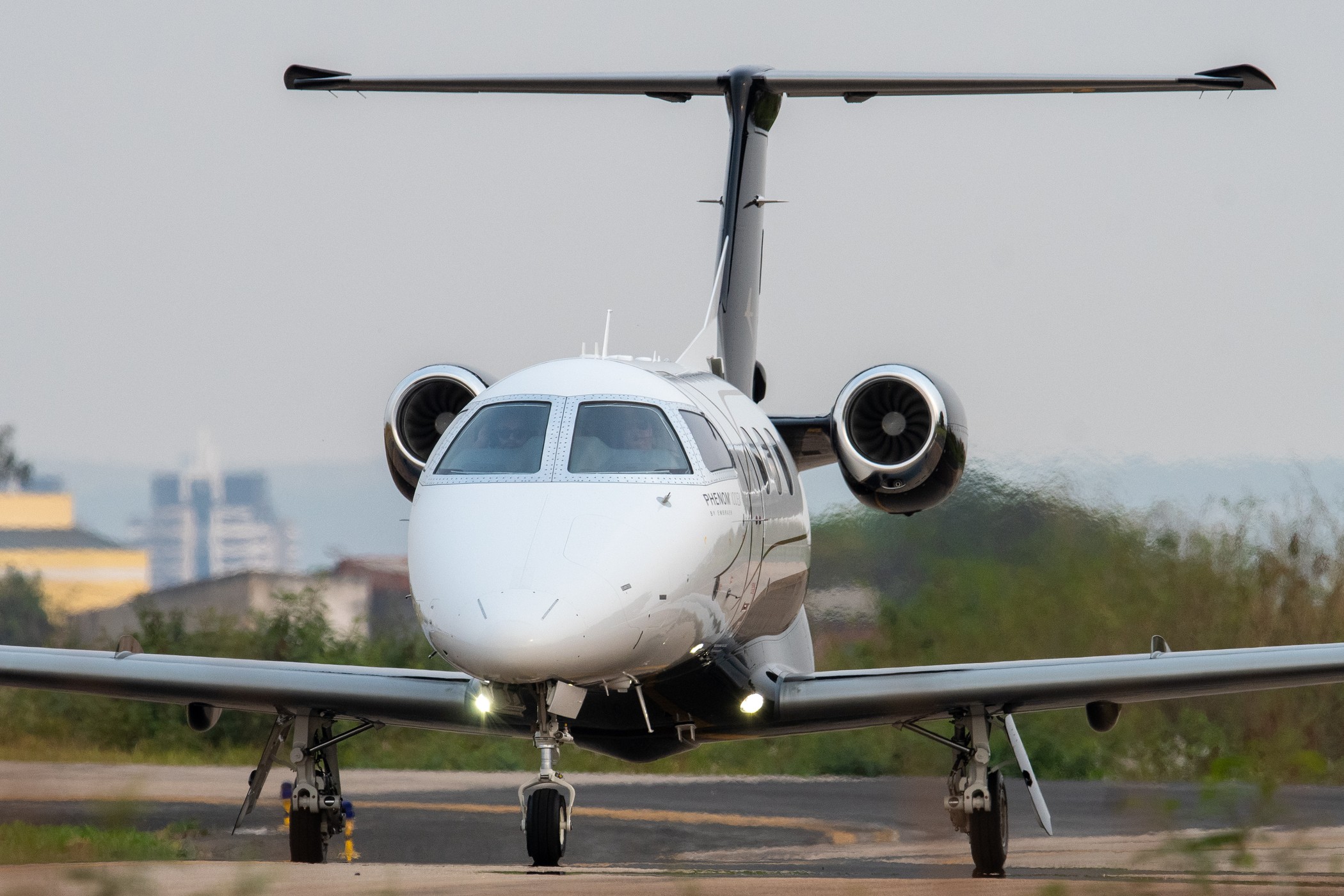 Embraer anuncia entrega do primeiro jato Phenom 100EX do mercado ...