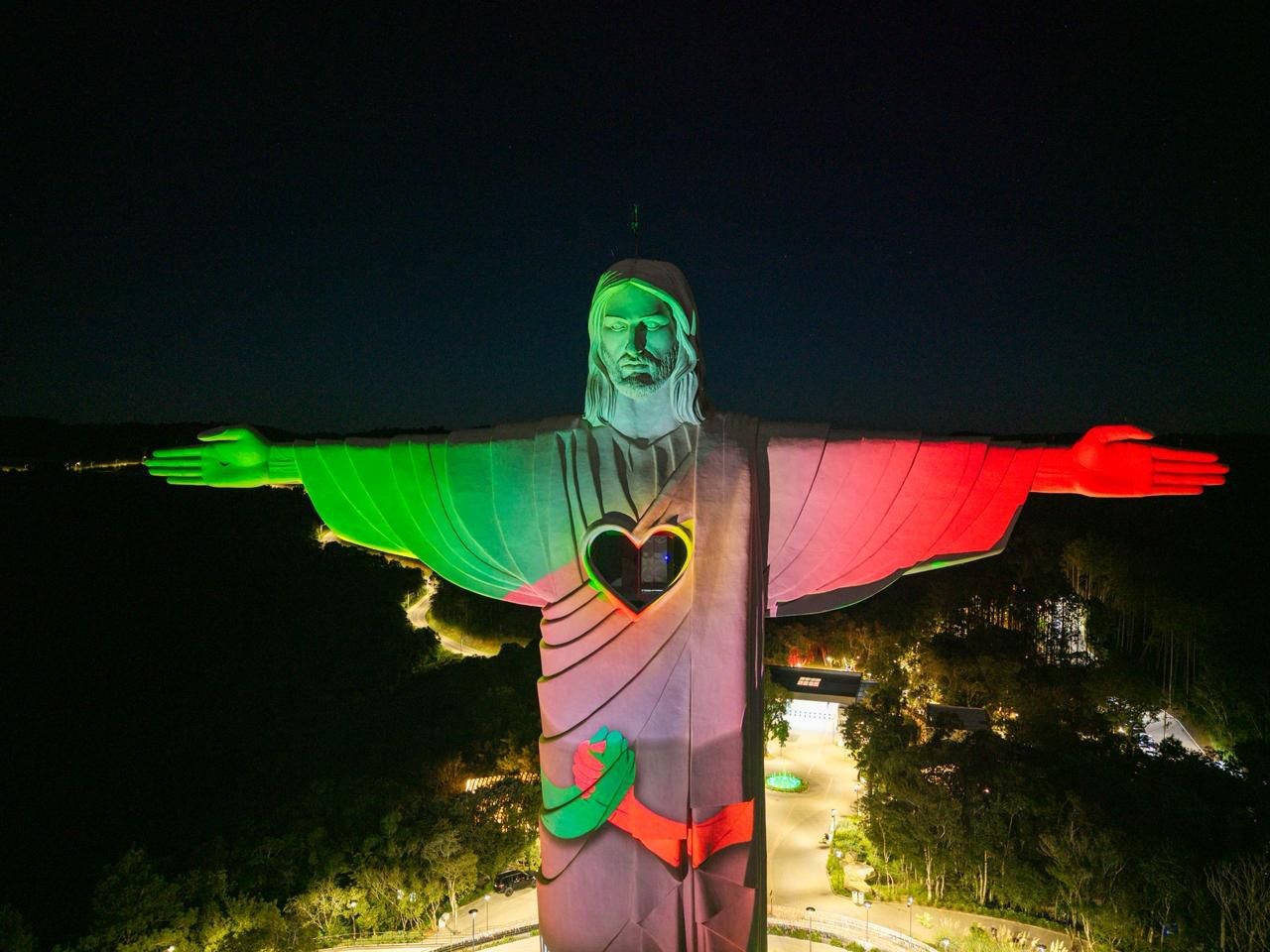 Enchente 2024 RS: Cristo Protetor homenageia as 185 vítimas | G1