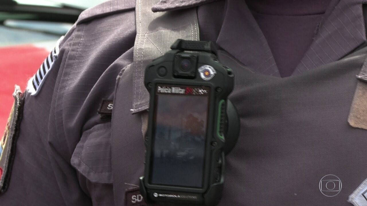 PMs de São Paulo começam a usar câmeras acopladas aos uniformes ...