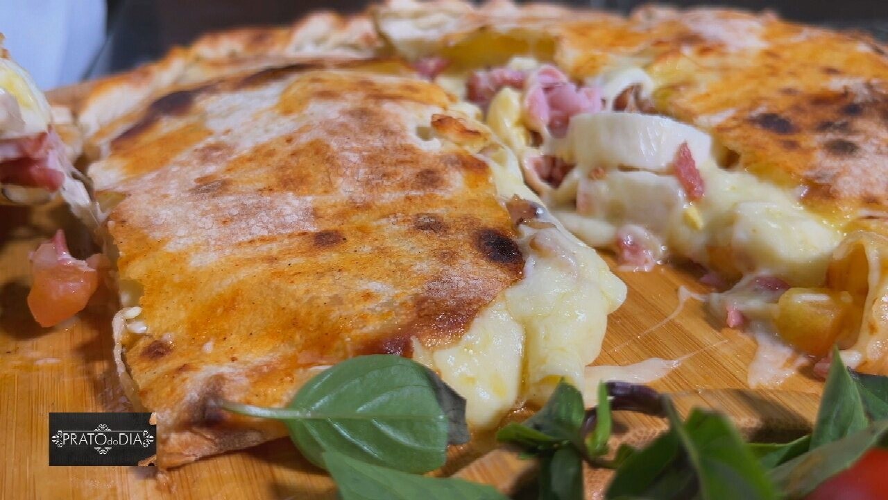 Calzone recheado: Prato do Dia ensina como fazer pizza fechada e assada ...