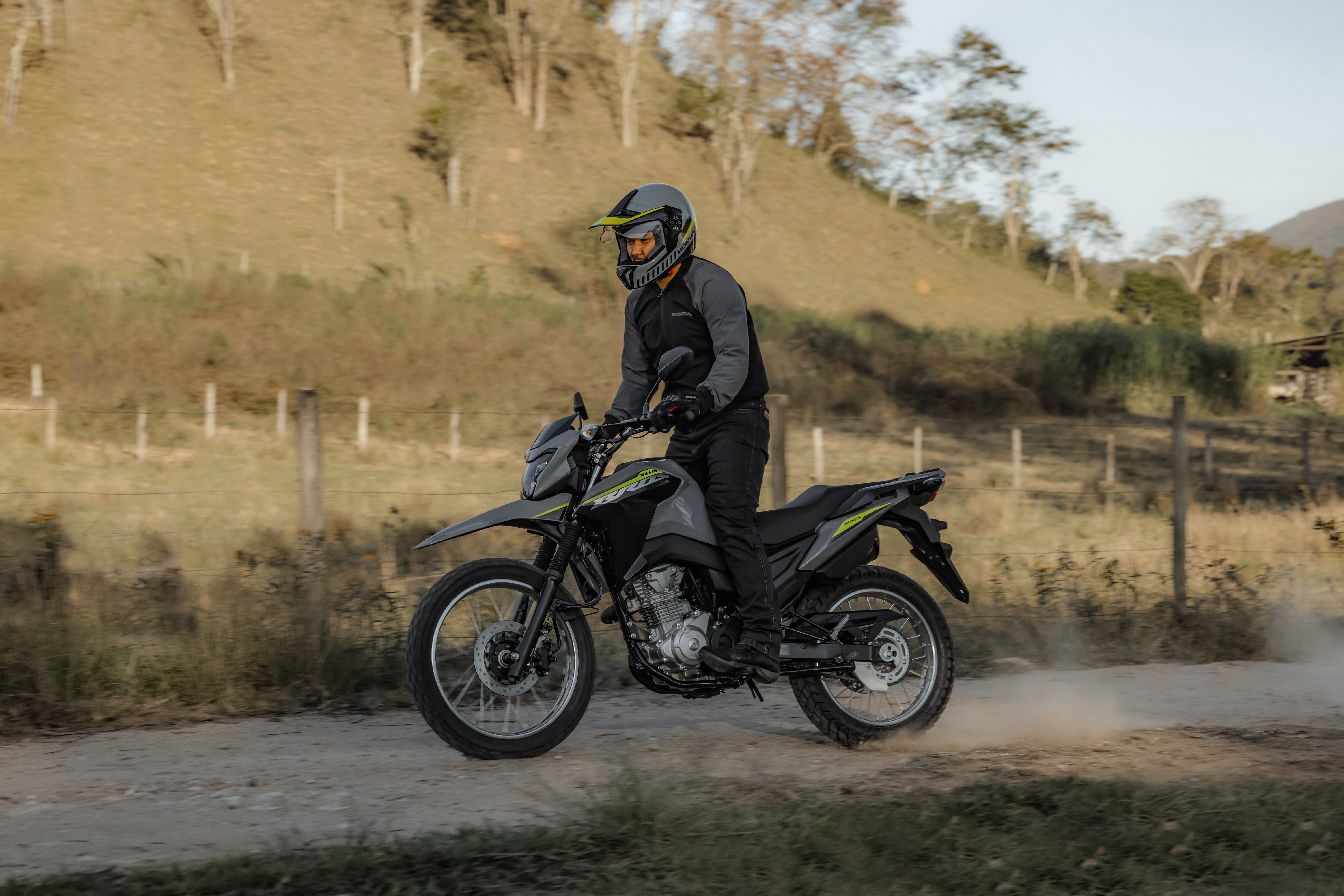Nova Honda NXR Bros 160 chega em duas versões e ganha opcional de ...
