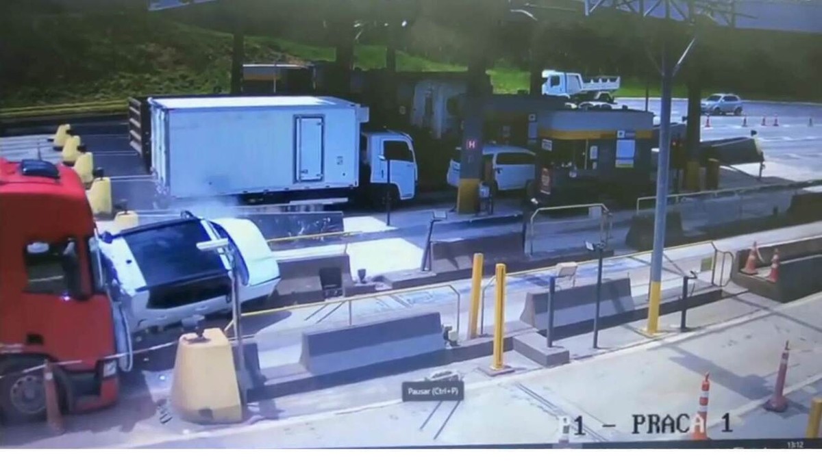 Por um triz, trabalhador escapa de ser atropelado em pedágio por carro e caminhão; veja vídeo ...