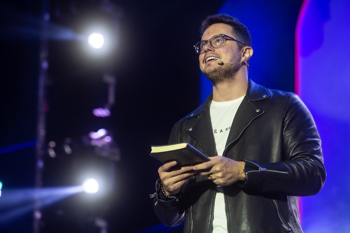 Deive Leonardo leva mensagem de fé e reflexão ao público em Ribeirão ...