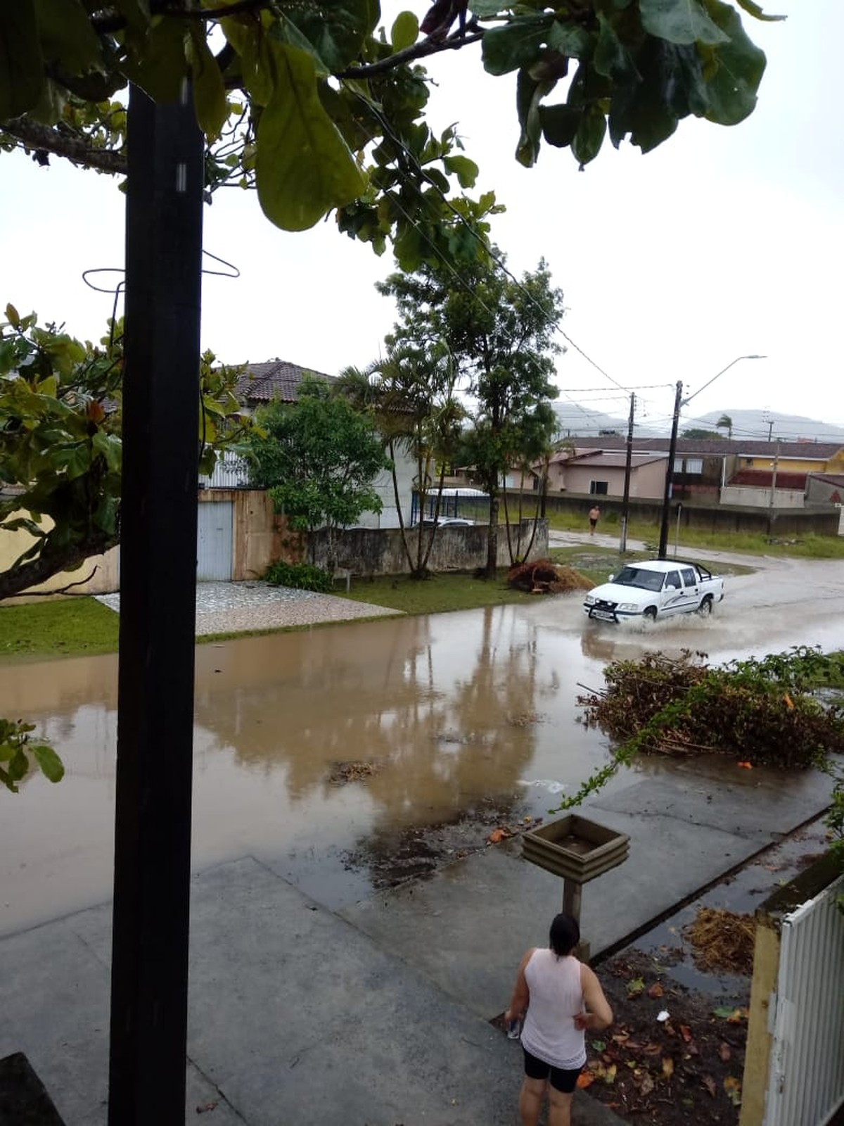 Chuva Alaga Ruas E Causa Transtornos No Litoral Diz Defesa Civil