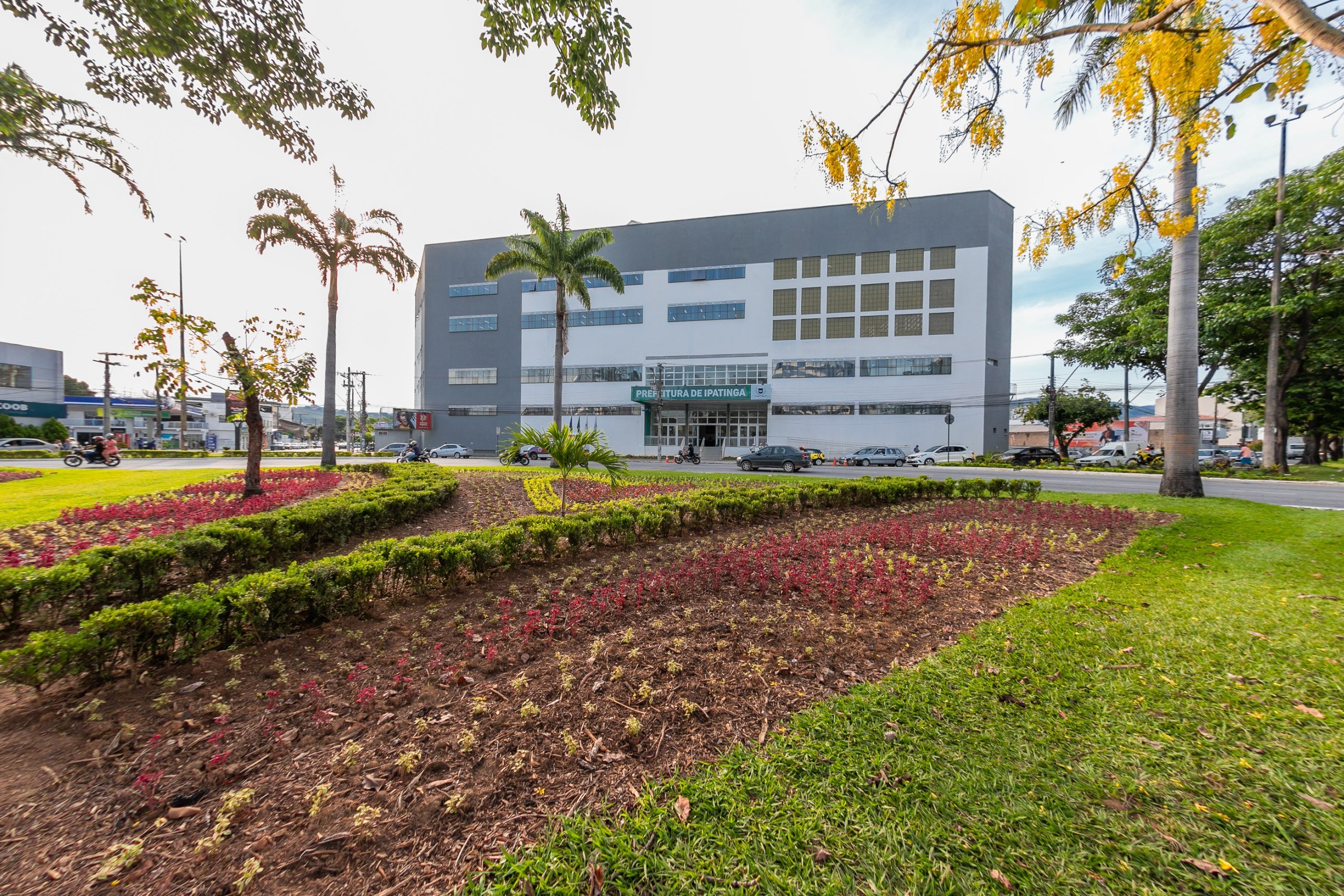 Servidores municipais de Ipatinga entram em greve | G1