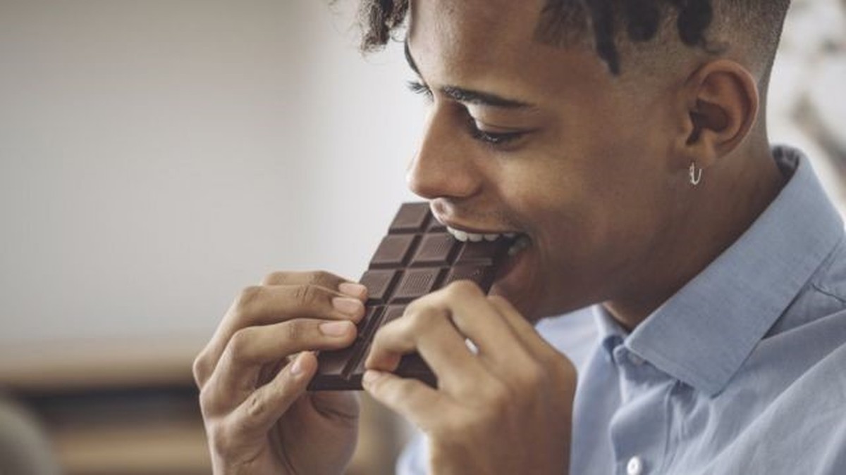 Por que é tão boa a sensação de comer chocolate, segundo cientistas ...