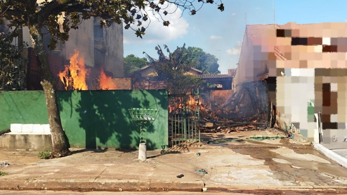 Homem acamado morre em incêndio que consumiu residência no PR, diz PM ...