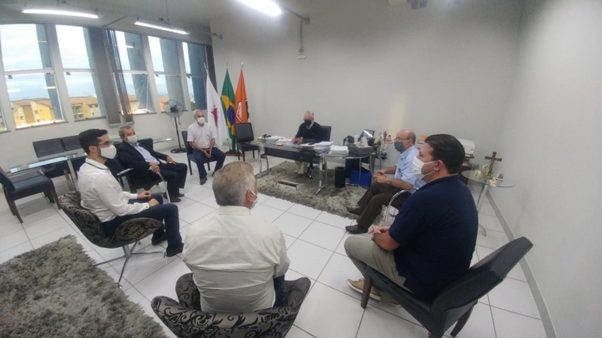 Covid-19: prefeito de Divinópolis se reúne com membros do comércio para ...