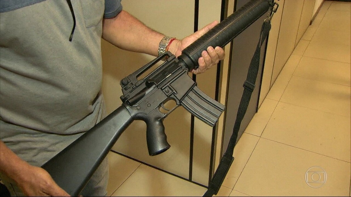Polícia do RJ retirou das mãos de criminosos quase 2,7 mil fuzis em dez ...