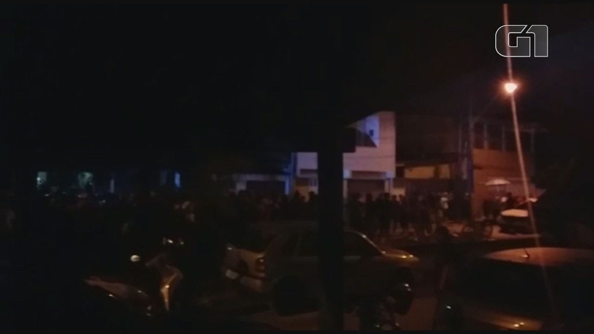 Centenas de pessoas se aglomeram em baile funk no litoral de SP; VÍDEO ...
