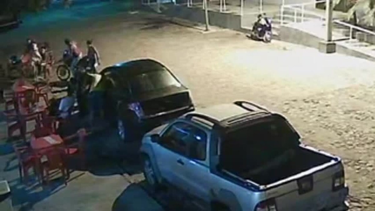 Policial é Preso Por Matar Amigo Com Tiro à Queima Roupa Em Mesa De Bar