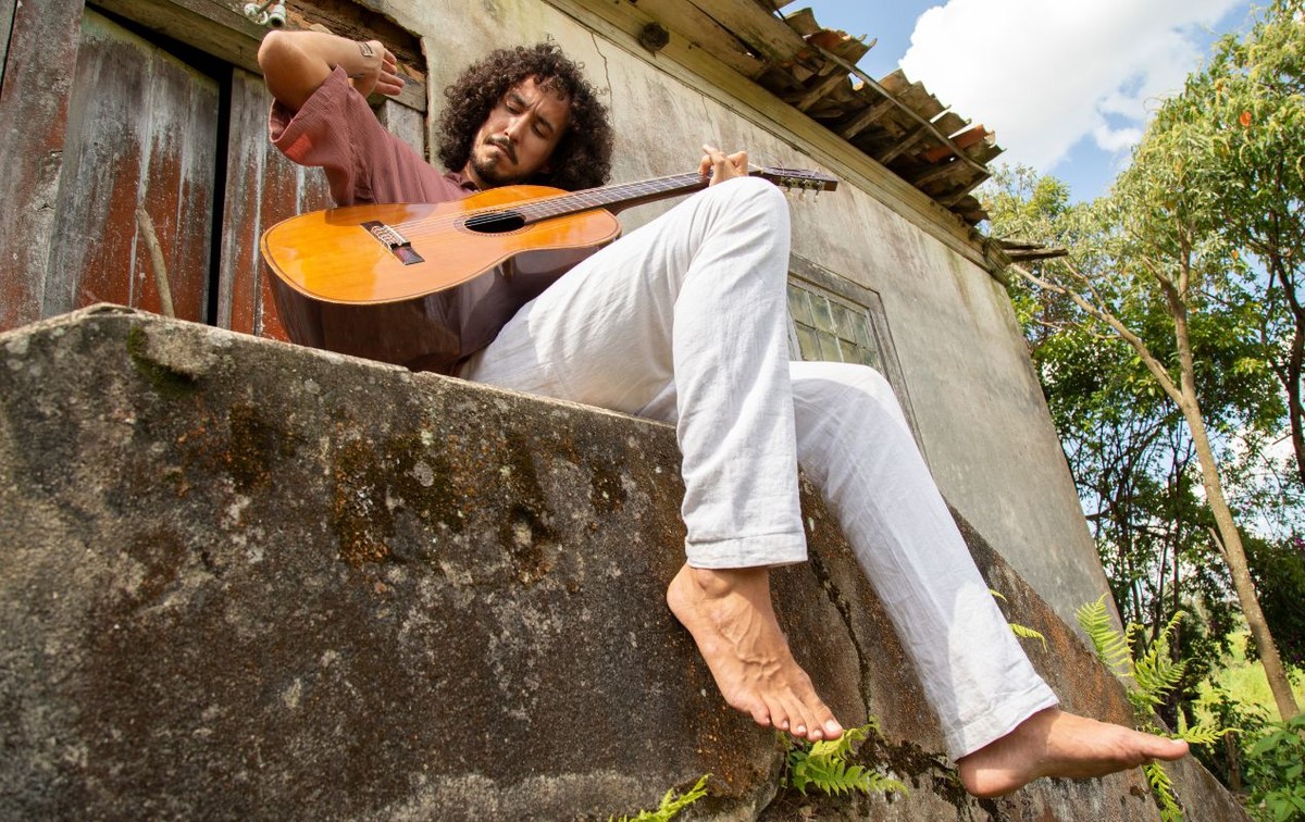 Músico descendente do Quilombo do Carmo resgata história familiar e ...