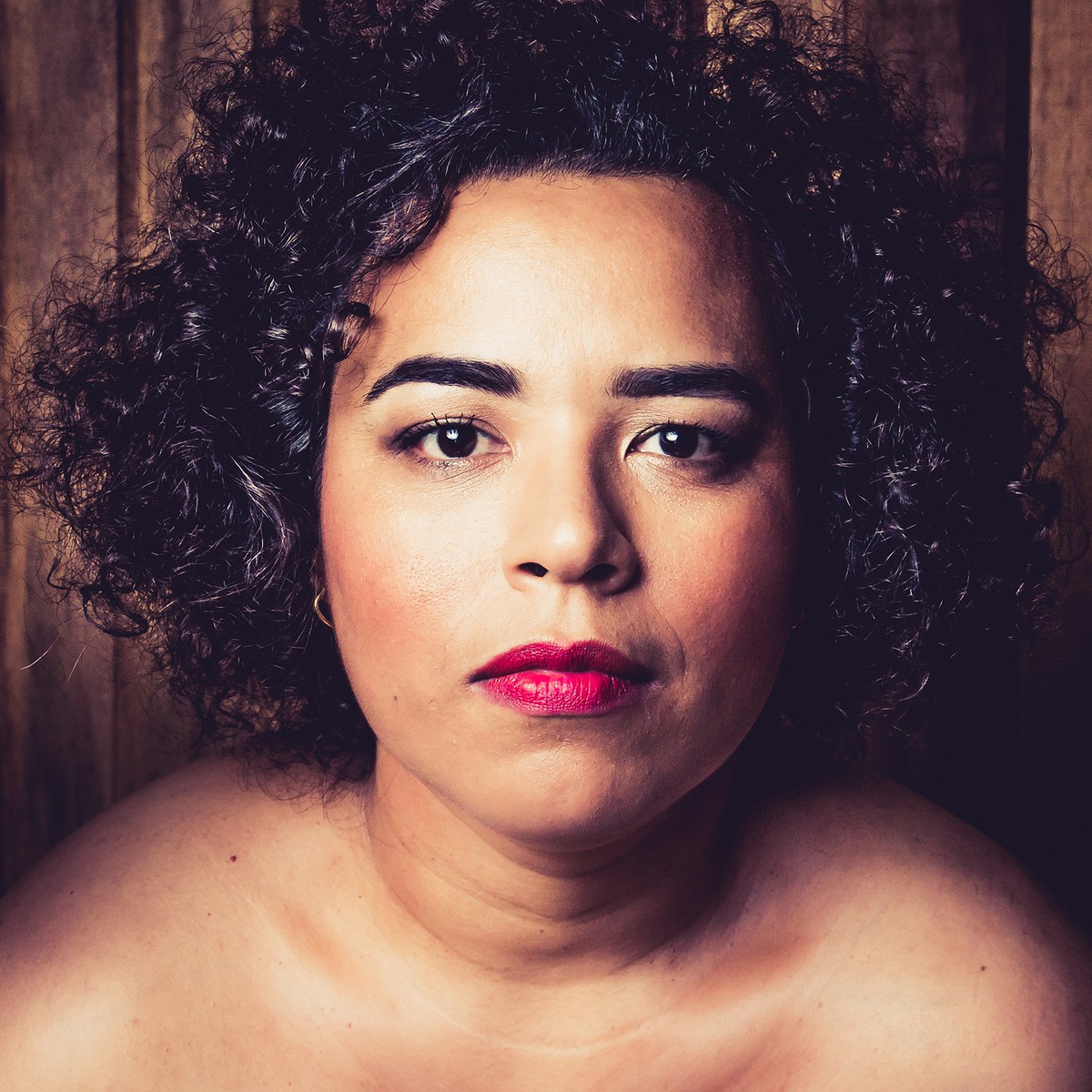 Afilhada artística de Monarco, Elisa Fernandes abre 'Paiol' para ...