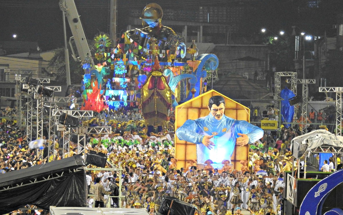 Operação de trânsito e transporte é montada nos locais de festas de ...