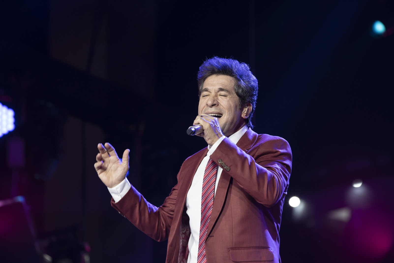 Daniel faz show em Campinas em turnê que celebra 40 anos de carreira e ...