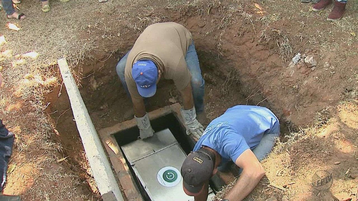 'Cápsula do tempo' é enterrada em comemoração aos 185 anos de Descalvado