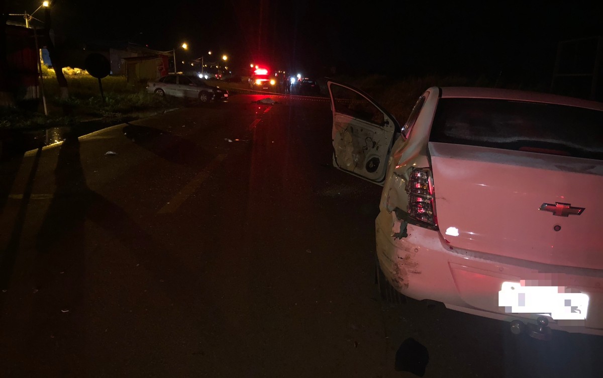 Homem morre atropelado após sair do carro no meio de rodovia em Goiânia, diz polícia | Trânsito ...