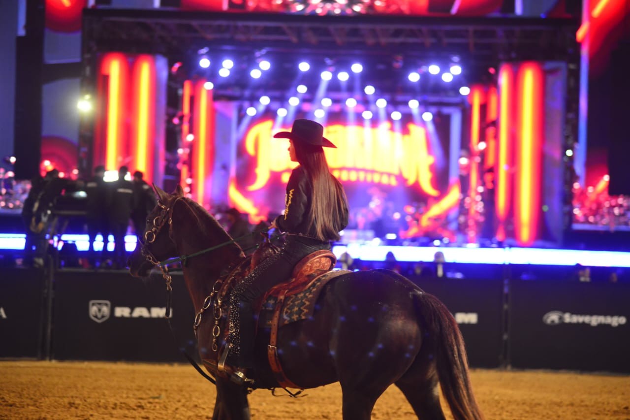 Último fim de semana do Rodeio de Jaguariúna tem chegada da montaria em ...