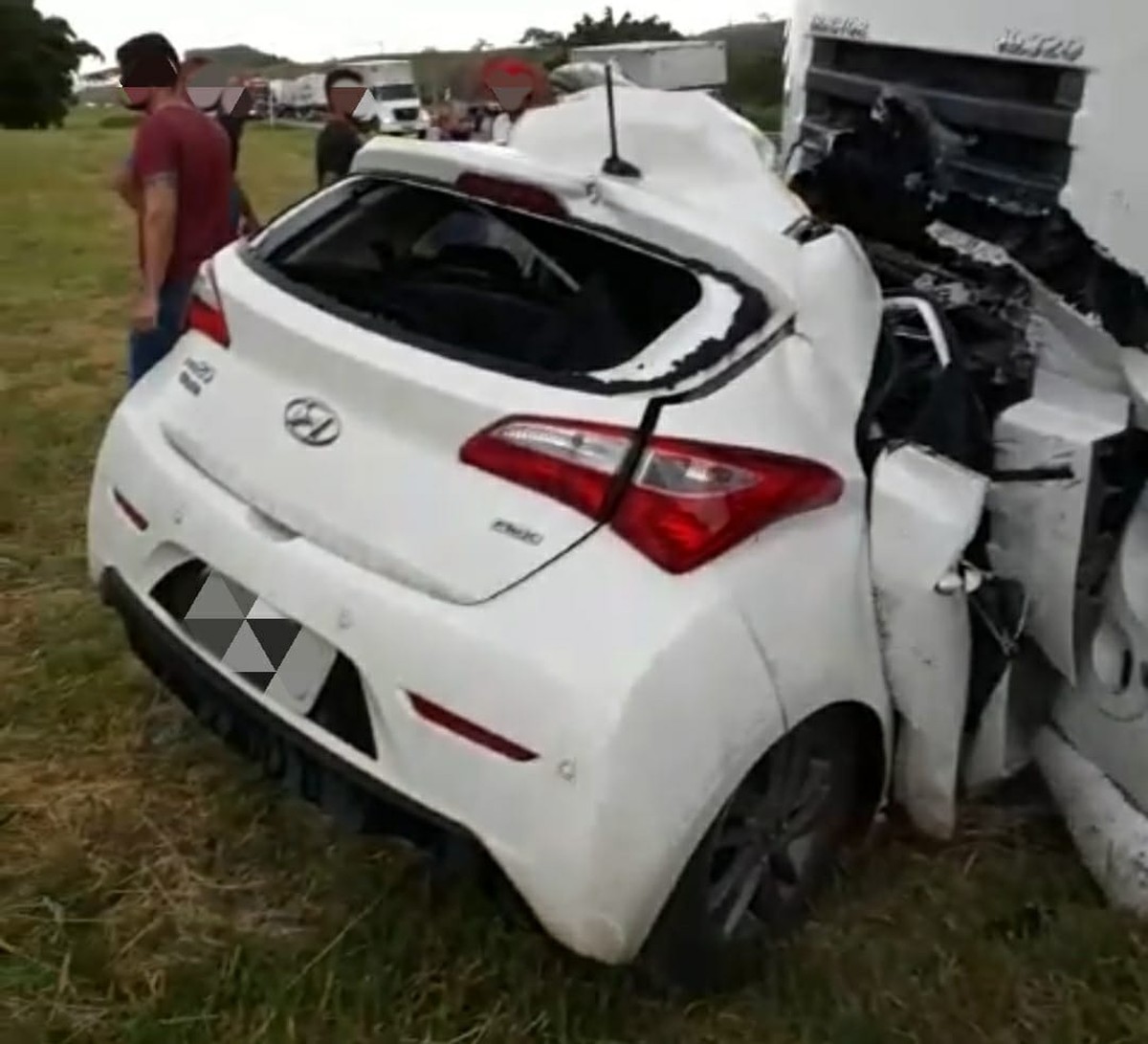 Motorista de carro morre ao bater contra carreta na Lúcio Meira, em Vassouras | Sul do Rio e ...