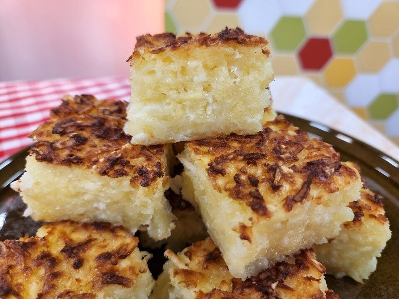 'Mané pelado' é o típico bolo de mandioca ralada, que fica cremoso e ...