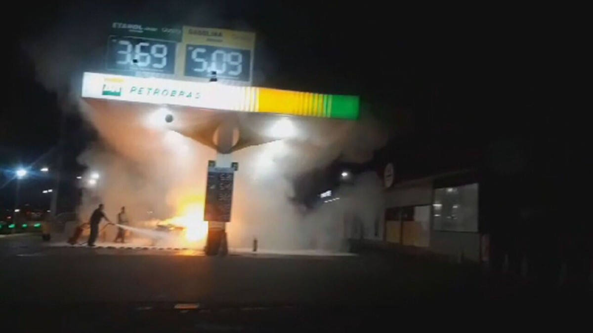 VÍDEO: bomba de combustível explode e provoca incêndio em posto, no DF ...