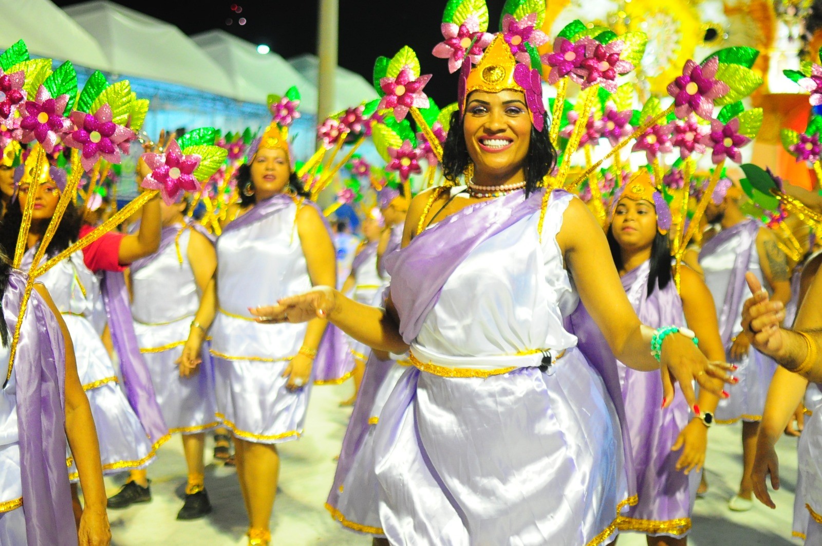 FOTOS: Passarela do Samba é palco dos desfiles de escolas no 3º dia da ...