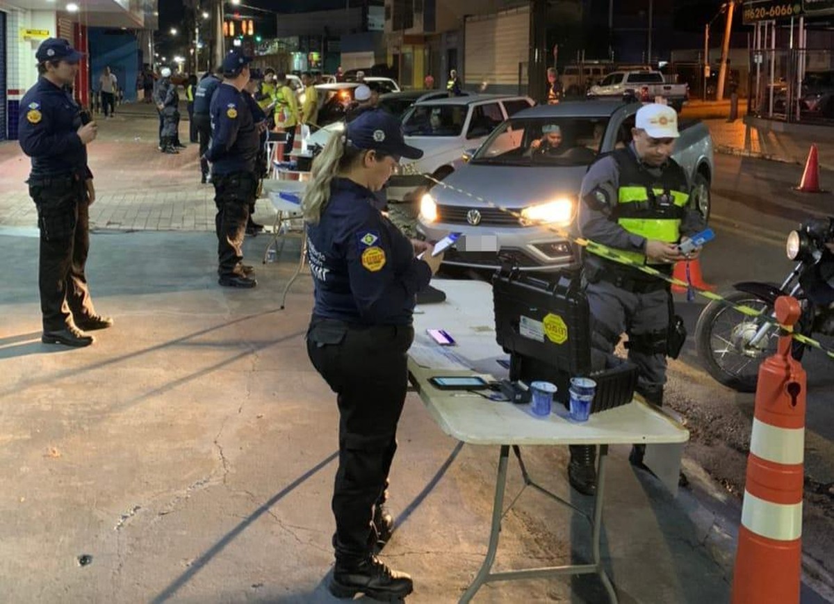 Operação Lei Seca multa 9 motoristas sem CNH e prende 6 por dirigirem ...