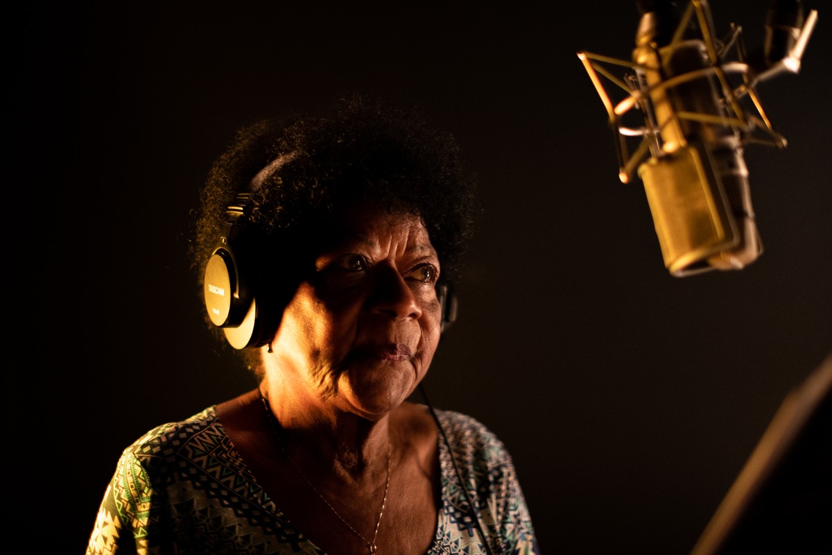 Alaíde Costa canta Céu, Emicida, João Bosco, Joyce Moreno e Junio ...