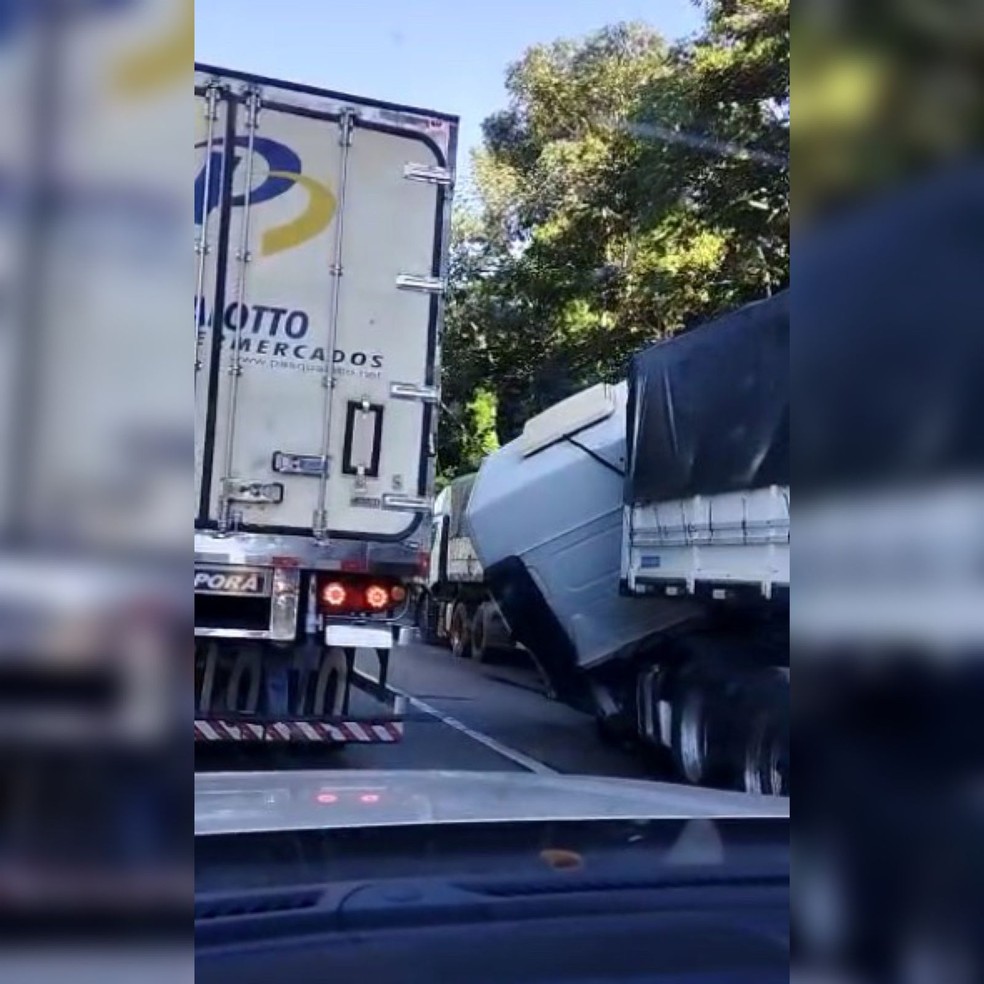Motorista morre em acidente entre três carretas e uma caminhonete na Serra de São Vicente em MT ...