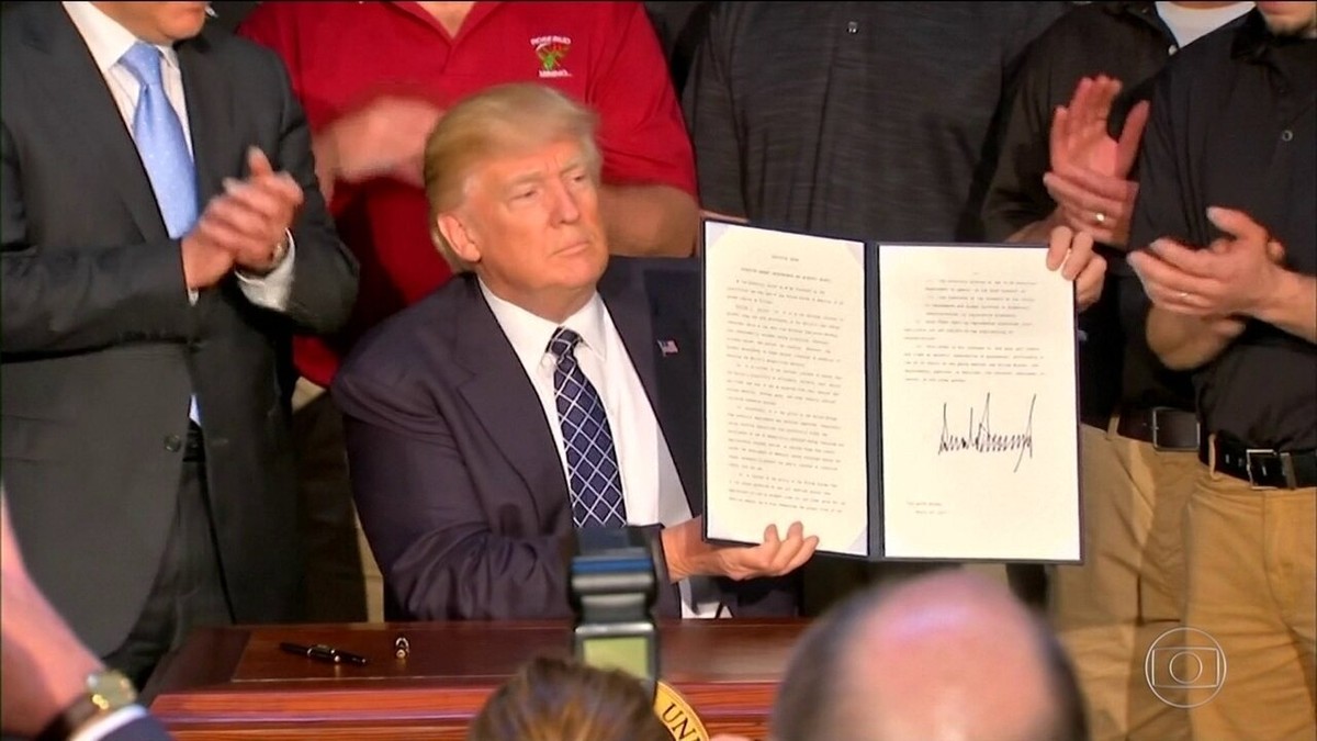 Trump assina decreto revogando políticas climáticas da era Obama