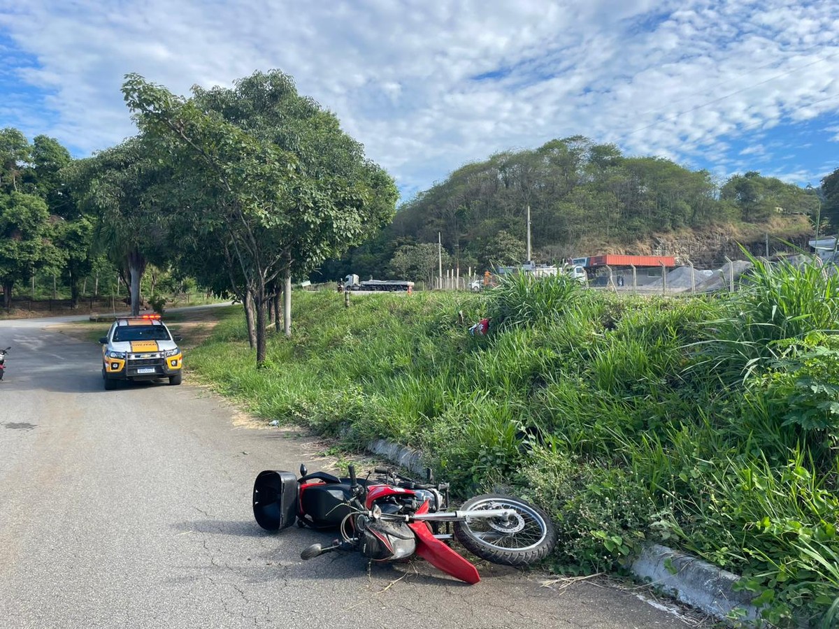 Mulher morre em acidente de moto na BR-259 | Vales de Minas Gerais | G1
