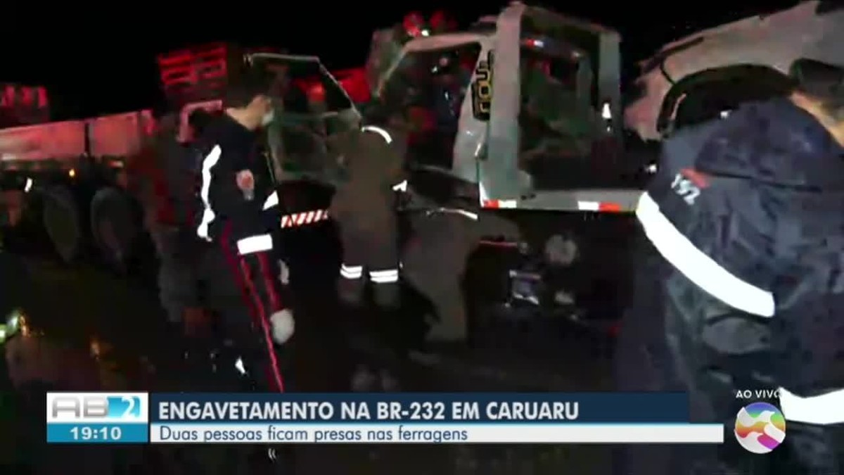 Acidente envolvendo caminhões e carros deixa feridos na BR-232, em Caruaru | Caruaru e Região | G1