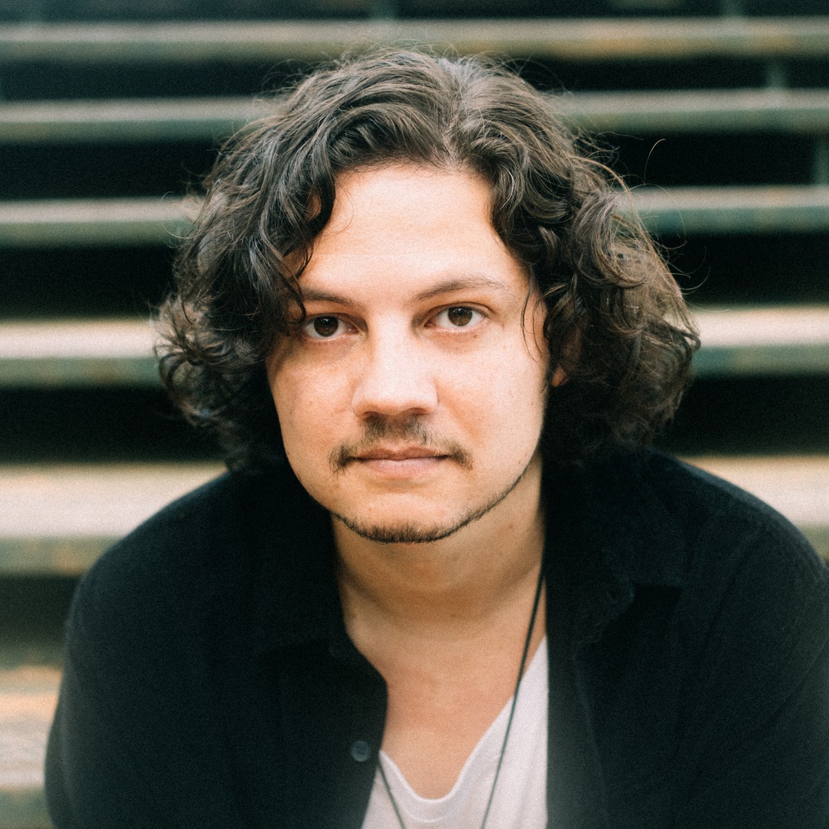 Gabriel Aragão busca endereço próprio em álbum solo produzido por ...