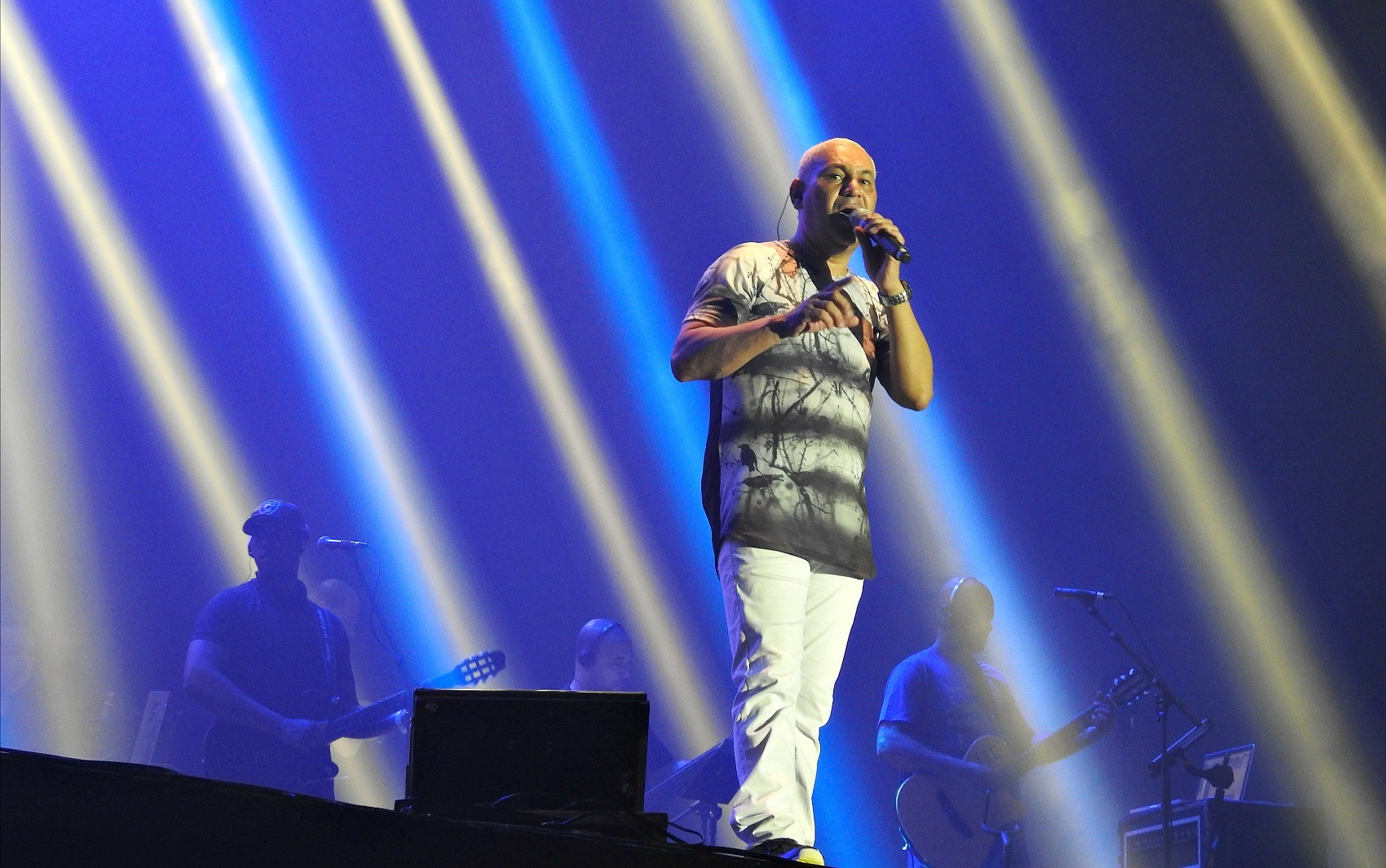 Cantor Chrigor faz show com sucessos do pagode retrô em Paraty | Sul do ...